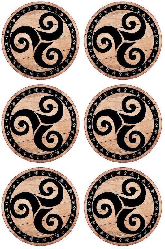 Set of 6 Triskell aged wood effect coasters – Rêves de Bretagne